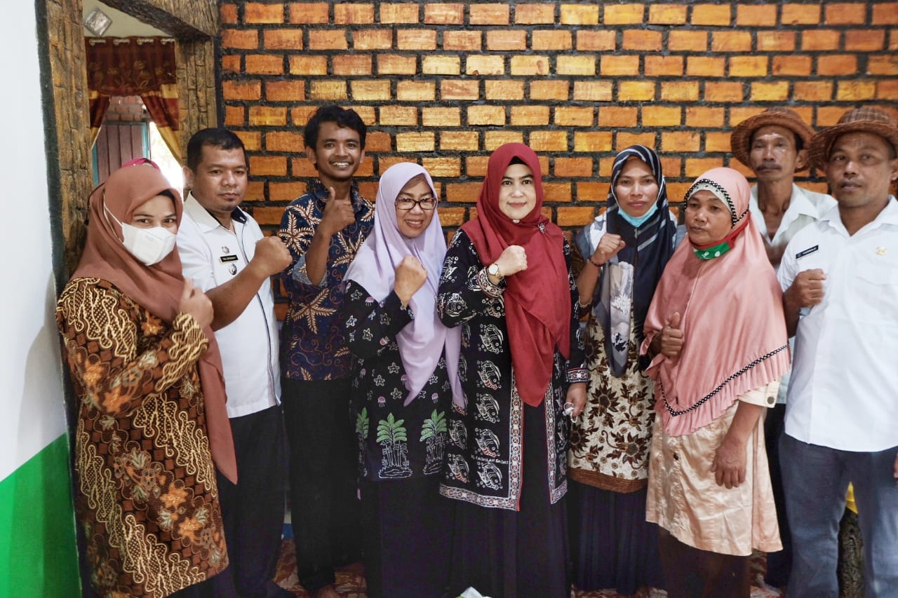 Ketua Dekranasda Tanjab Barat Beri Apresiasi Besar Kepada Pengrajin ...